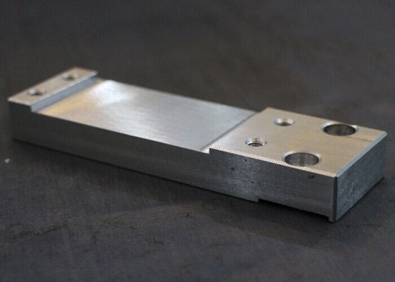China Nickle Plating / Chromate Stainless Steel CNC Machine Parts Of A Vertical Milling Machine supplier
