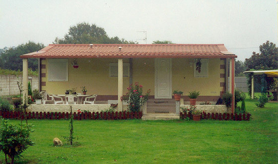 Portable Prefabricated Houses , Multi-Color Steel Sandwich Pireproof Panels