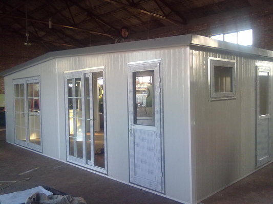 Sandwich Panel Prefabricated House , Customized Flexible Modular Homes