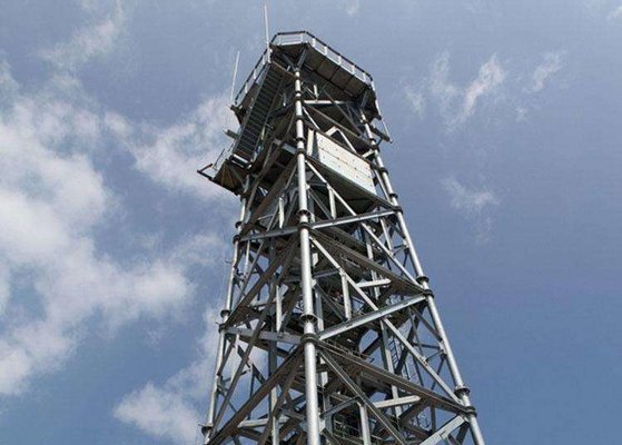 Power Cable Silver Electric Transmission Tower , Painted Tubular Antenna Tower supplier