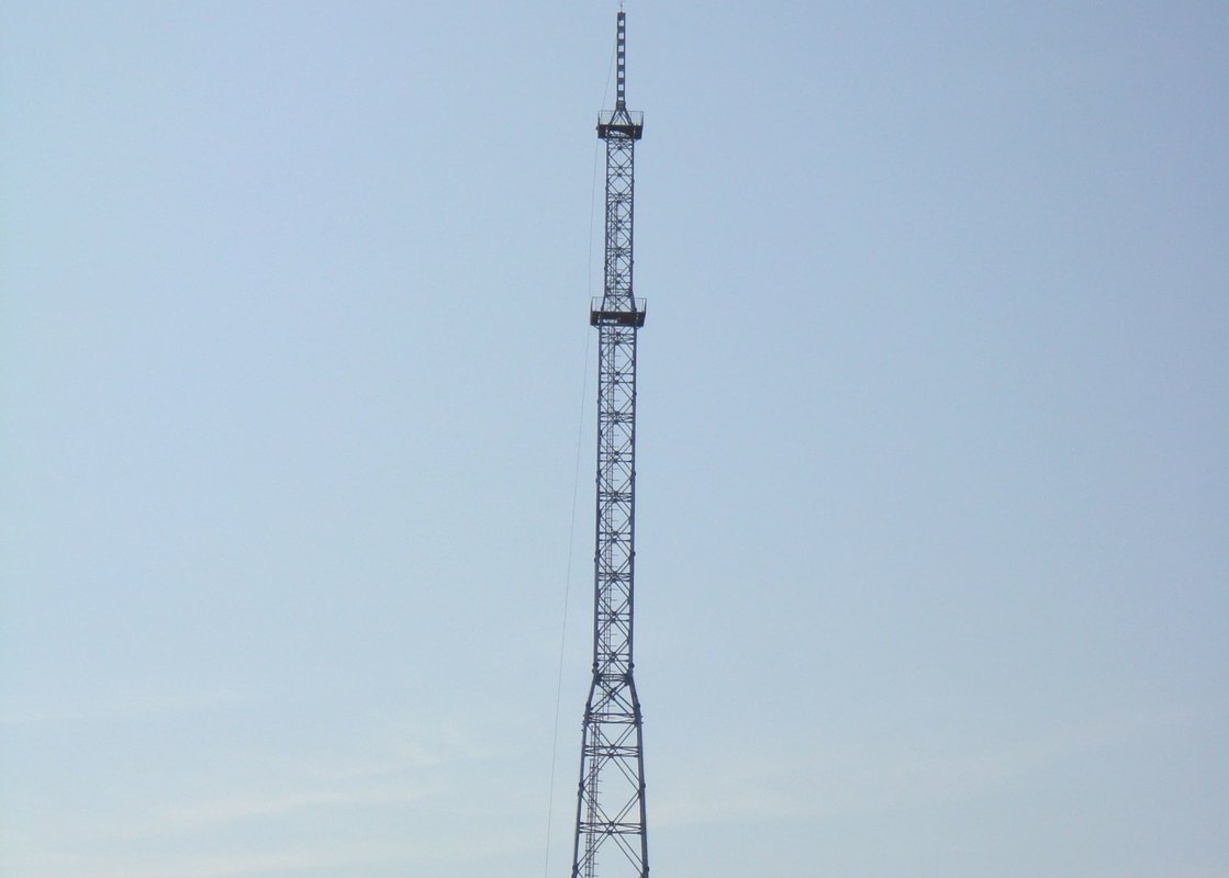 Galvanized / Painted TV / Radio Antenna Tower Steel Material 20m - 180m Height supplier