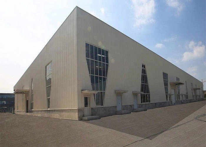 Earthquake Resistance Steel Structure Warehouse Hot - Dip Silver / White Color supplier