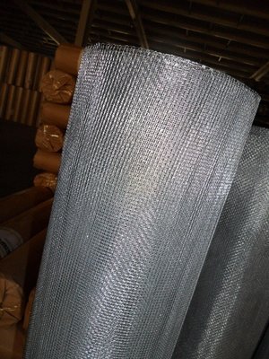 China Electro Galvanized Square Wire Mesh Electro Woven Wire Mesh Silver supplier