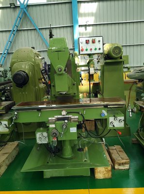 China Vertical Knee Type Milling Machine Wire Mesh Machinery 350*1600mm supplier