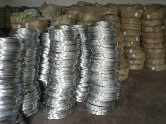 25kg / coil hot dipped galvanized wire for welded mesh chain link fence supplier