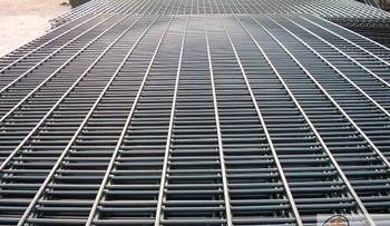 Hot Dipped galvanised welded wire mesh for Tennis Court Fencing Net , 1" x 2" supplier
