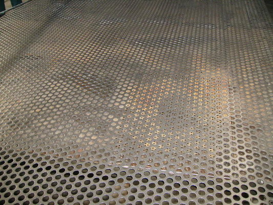60 Degree Staggered Round Stainless Steel Perforated Plate 1.0mm-6.0mm Thickness supplier