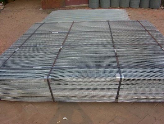 Hot dipped galvanized welded wire mesh panel with opening 1" supplier