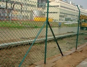 Green Coated Chain Link Fence Mesh Airport Security / Side Stop Fencing supplier