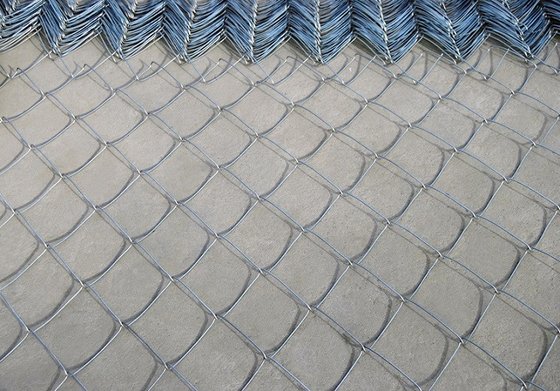 Chain Link Fencing Boundary Wall Fencing For Leisure Sports Field supplier