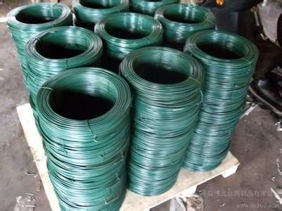 PVC Coated Galvanized Wire For Freeways / Tennis Courts , 0.8mm / 1mm Core Wire Dia supplier