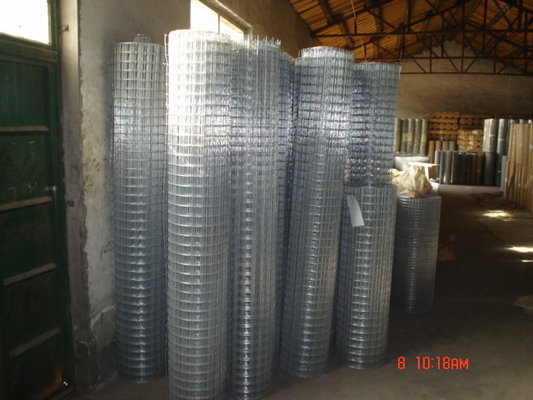 Galvanized Welded Wire Mesh Hot-Dipped Zinc Plating Iron Wire 20 / 22 BWG supplier