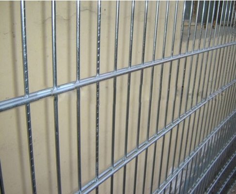 Galvanized Welded Wire Mesh Hot-Dipped Zinc Plating Iron Wire 20 / 22 BWG supplier