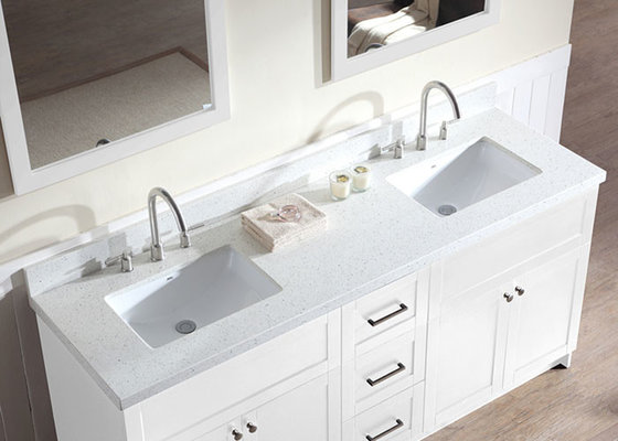 Doppi controsoffitti di vanità del bagno e controsoffitti bianchi di vanità del quarzo di colore dei lavandini
