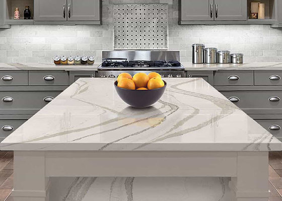Cocina larga Worktops del OEM con el top de lujo de la cocina del cuarzo del ribete de la raya gris