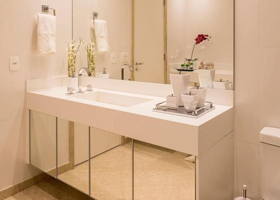Controsoffitti di vetro nani bianchi di vanità del bagno con il lavandino/Governo