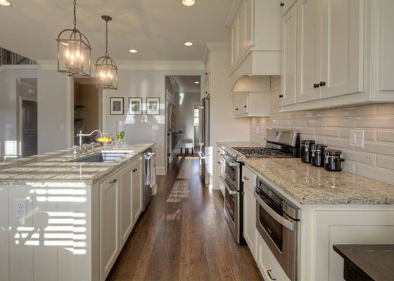 Encimeras beige ligeras de la cocina de la piedra del granito del bloque/granito brillante Worktops
