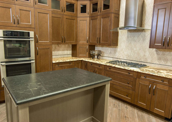 Efecto escandinavo Worktops del granito para la superficie afilada con piedra cocinas acabada