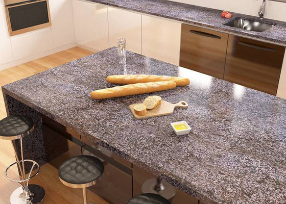 La encimera roja general de la cocina de las encimeras de la vanidad de la piedra de Montary afila completamente