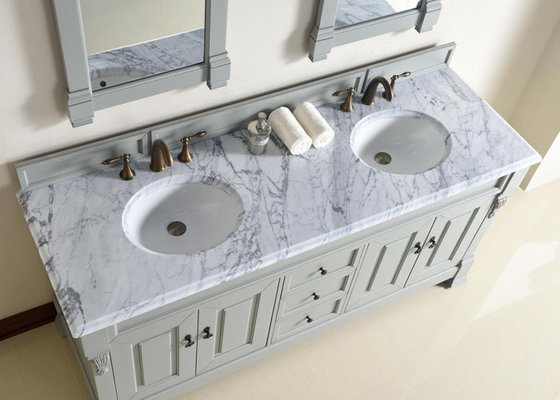 Los tops de piedra artificiales blancos de la vanidad del baño con el fregadero facilitaron los bordes