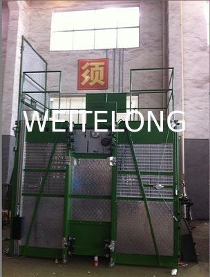 VFD SC100 Personalized Goods Material and Personnel Hoist with 0 - 63m / min used for oil fields and chemical industries