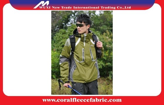 Quick Dry Mens Outdoor Jackets With Warm Removable Bladder , Mens Outdoor Wear