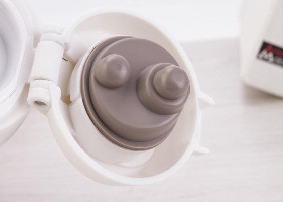 White Sturdy Suction Non Spillable Coffee Mug 470ml For Working And Daily Life
