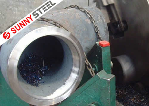Short radius pipe elbows