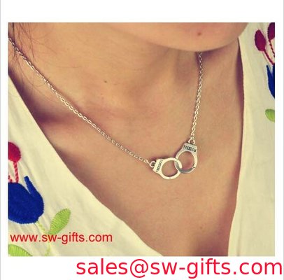 New Fashion Jewelry Handcuffs Choker Pendant Necklace Girl lover Valentine's Day Gifts supplier