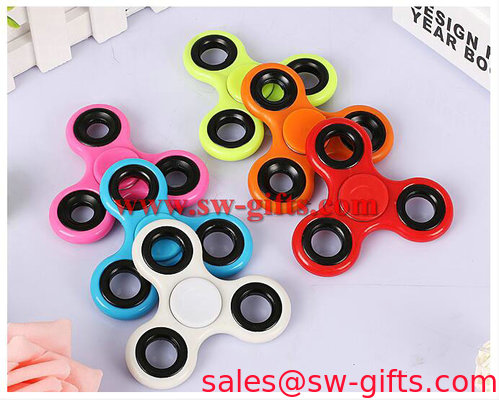 2017 popular toy hot fidget spinner, factory low price LED finger spinner, enough stock hand shinning spinner toys supplier