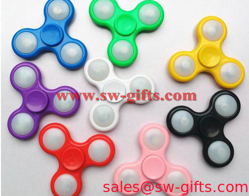 2017 popular toy hot fidget spinner, factory low price LED finger spinner, enough stock hand shinning spinner toys supplier