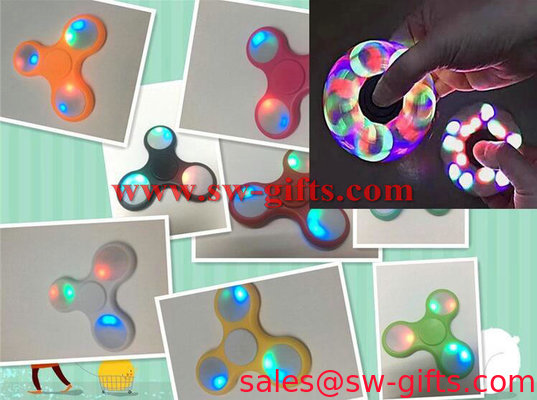 2017 popular toy hot fidget spinner, factory low price LED finger spinner, enough stock hand shinning spinner toys supplier