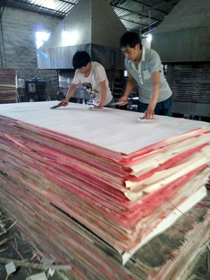 Cheap price black film WBP Glue Finger Joint Cheap Film Faced Plywood