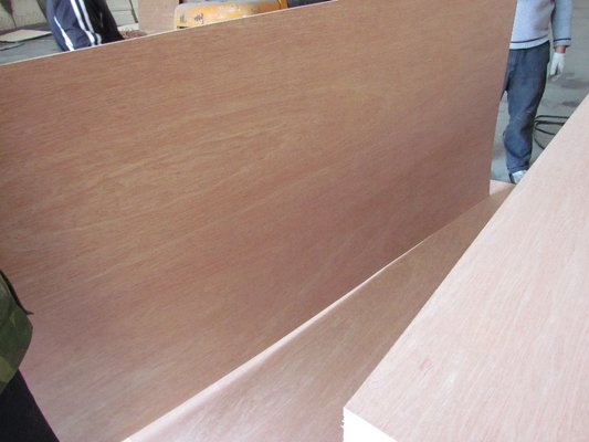 Good price E1 glue bintangor face poplar core commercial plywood.