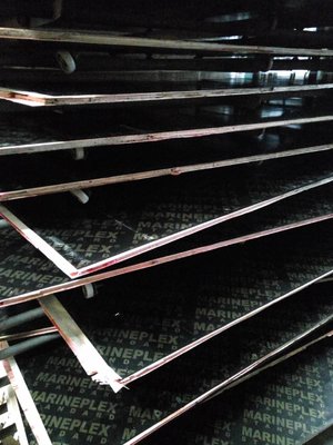 Factory direct sale 18mm WBP glue finger joint core film faced plywood for construction