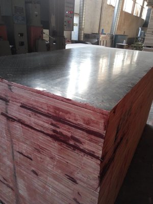 China Cheap and Good Quality Marine Plywood Film Faced Plywood for Construction