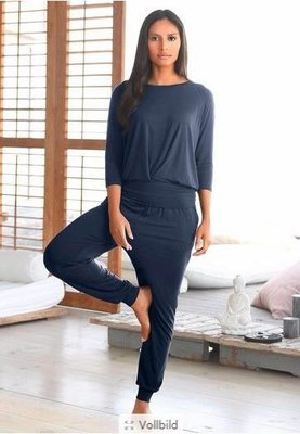 China Girls Black Yoga Set Dance Yoga Pilates Sportswear Suit Fitness Clothing Solid Shirt Flare Pants With Elastic Band supplier