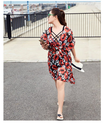 style bikini three-piece swimsuit female blouse sunscreen gather Korean version of the corner hot spring swimsuit supplier