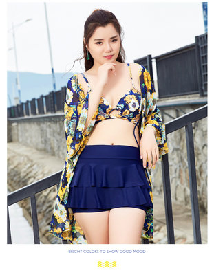 style bikini three-piece swimsuit female blouse sunscreen gather Korean version of the corner hot spring swimsuit supplier