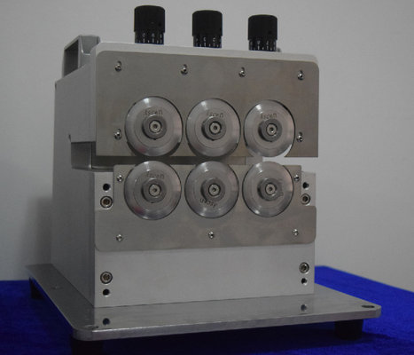 Motorized PCB Separator V Cut PCB Depaneling Machine With CE ISO Certification supplier
