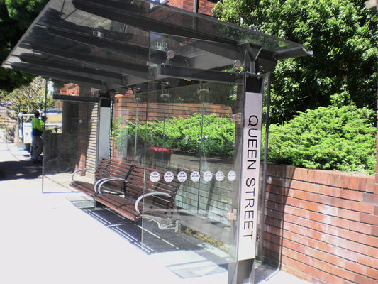 Tempered Glass Wall Panels , Bent Tempered Glass For Public Bus Stop supplier