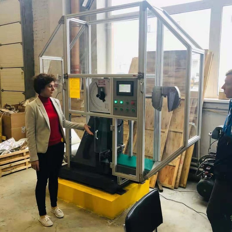 Charpy / Izod Pendulum Impact Testing Machine ASTM E23 ASTM EN10045 750J Impact Energy