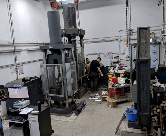 High Accuracy Servo Control Universal Testing Machine , Tensile Strength Apparatus For Steel