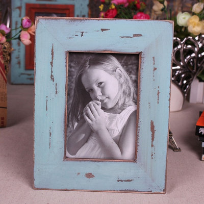 China Wooden and MDF Photo Frame Retro style picture frames supplier