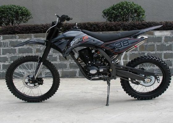 250cc Dirt Bike Motorcycle Black With Manual Transmission 8L Oil Tank