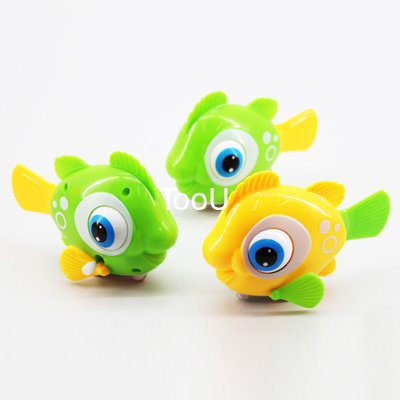 4 colors plastic 12cm wind up fish cube clockwork toys for baby