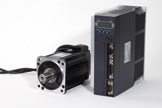 6.0A IP65  AC Servo Motor 1.5 KW Torque 6 N.m , AC 220V Middle Inertia