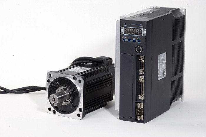 6.0A IP65  AC Servo Motor 1.5 KW Torque 6 N.m , AC 220V Middle Inertia
