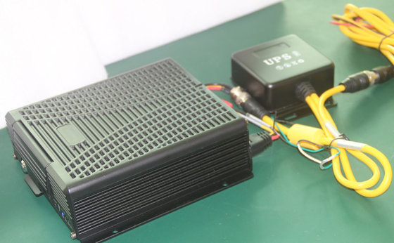 Seguridad móvil DVR del vehículo HDD con la cámara IP 2-CH, el disco duro y el almacenamiento de tarjeta del SD para el taxi