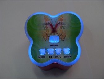 蝶形およびラジオが付いている LED デジタル スクリーン カード再充電可能な小型スピーカー